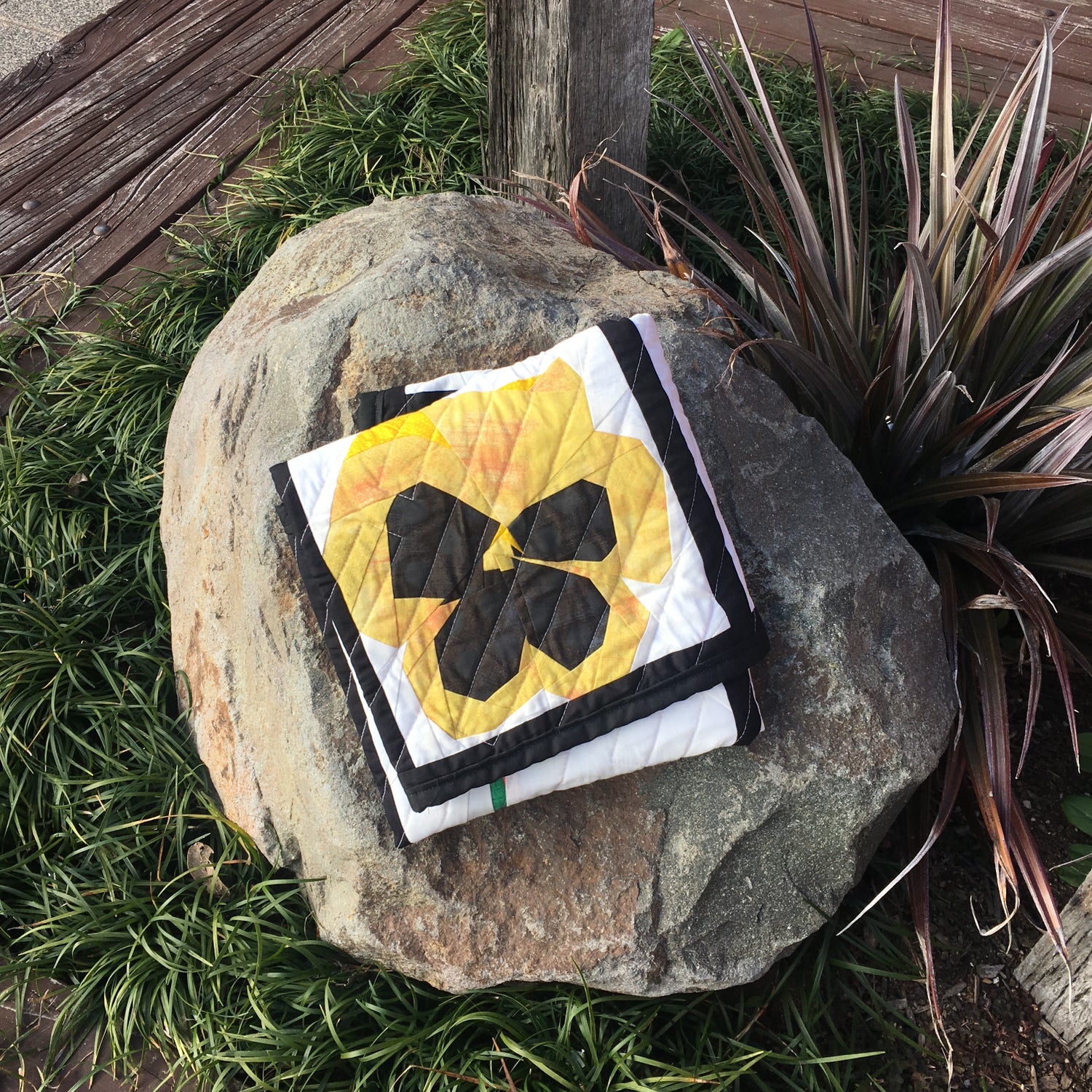 Climbing Flower Border Pattern