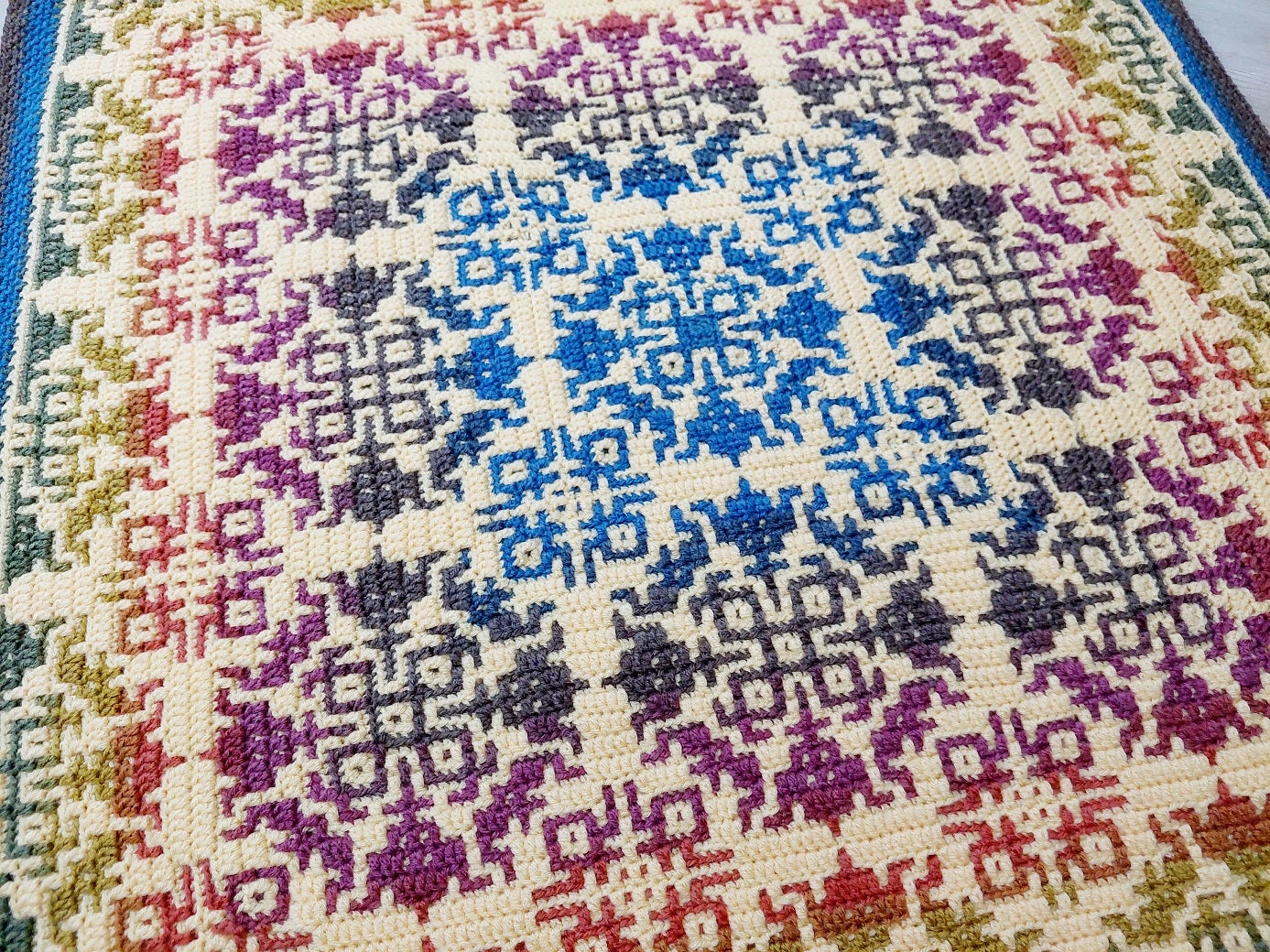 Bohemian Bliss. Overlay mosaic crochet in rounds pattern