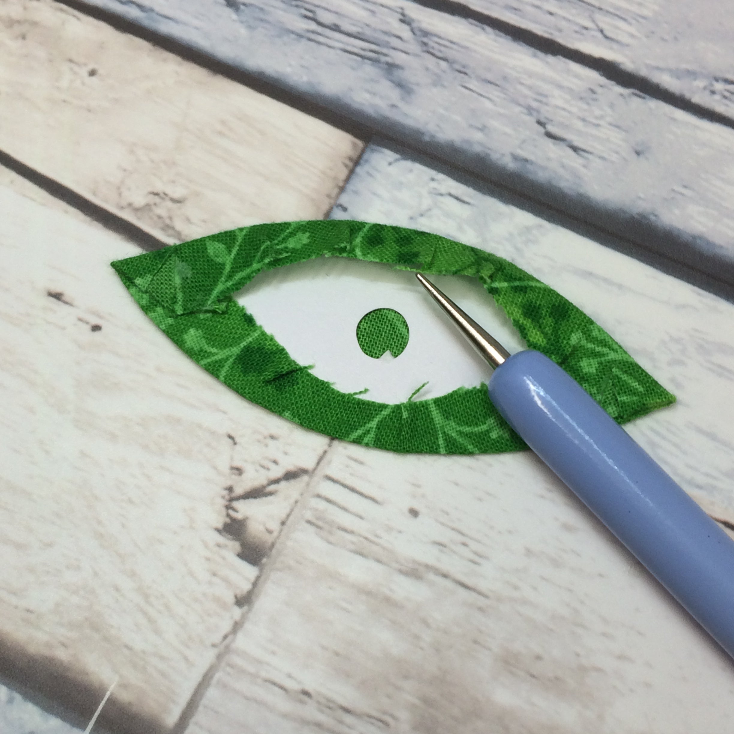 How to remove EPP paper templates before appliqué