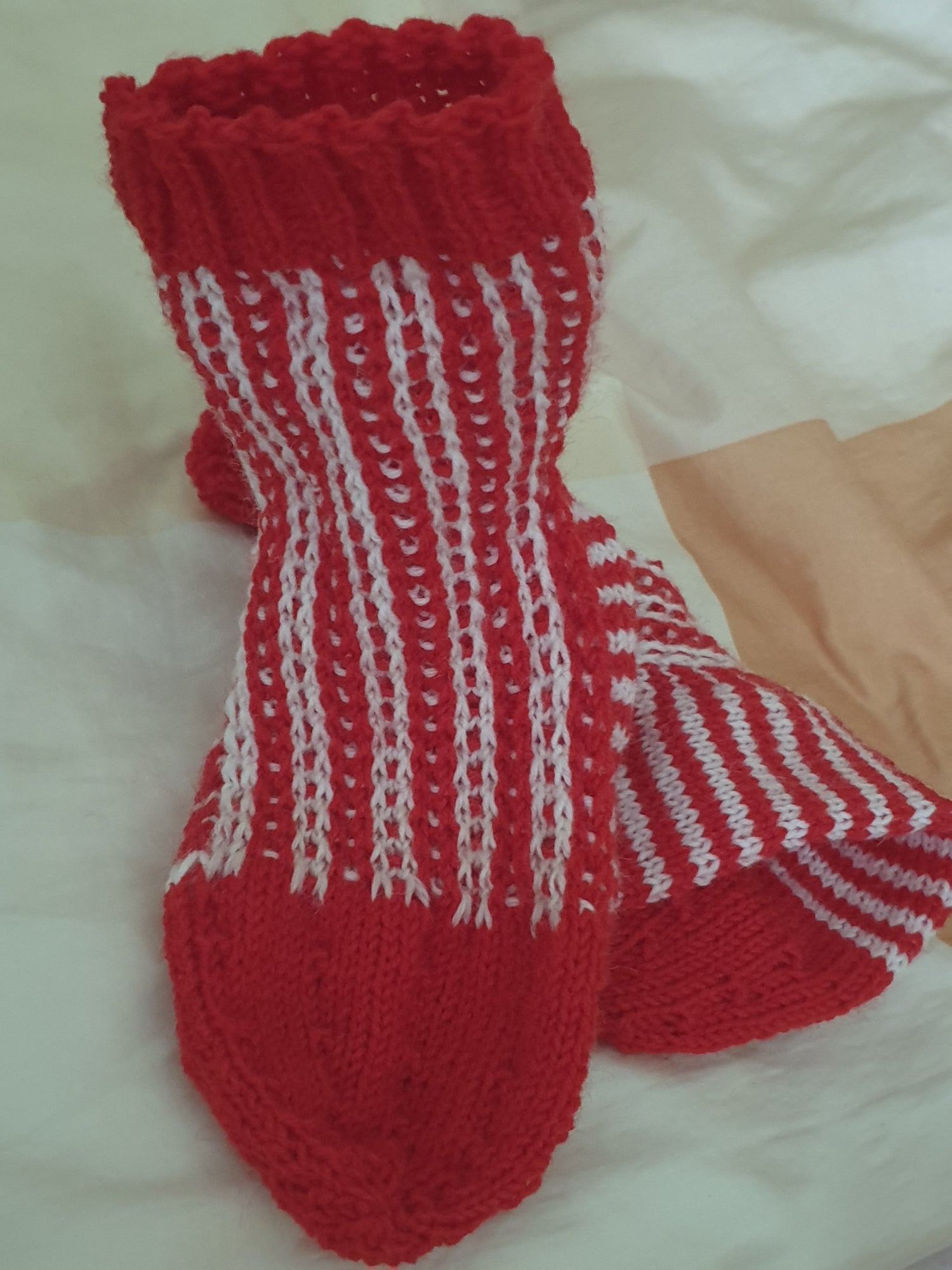 2 in 1! Socks in vertical structured pattern with 2 different types of heel - Payhip