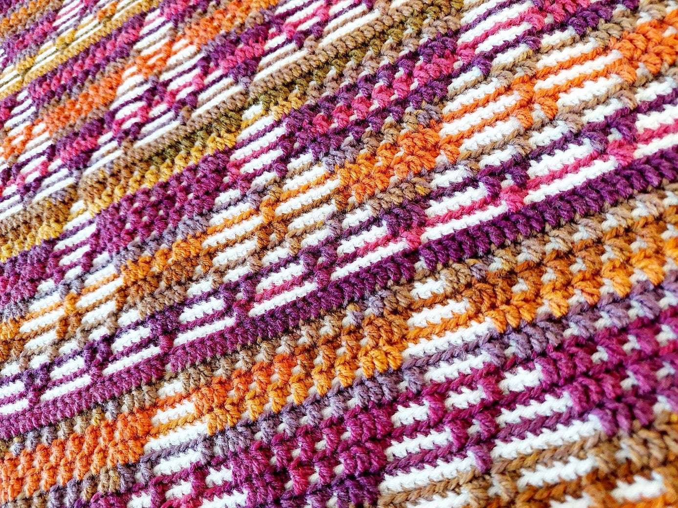 Mosaic Bermuda. Overlay mosaic crochet in rows pattern