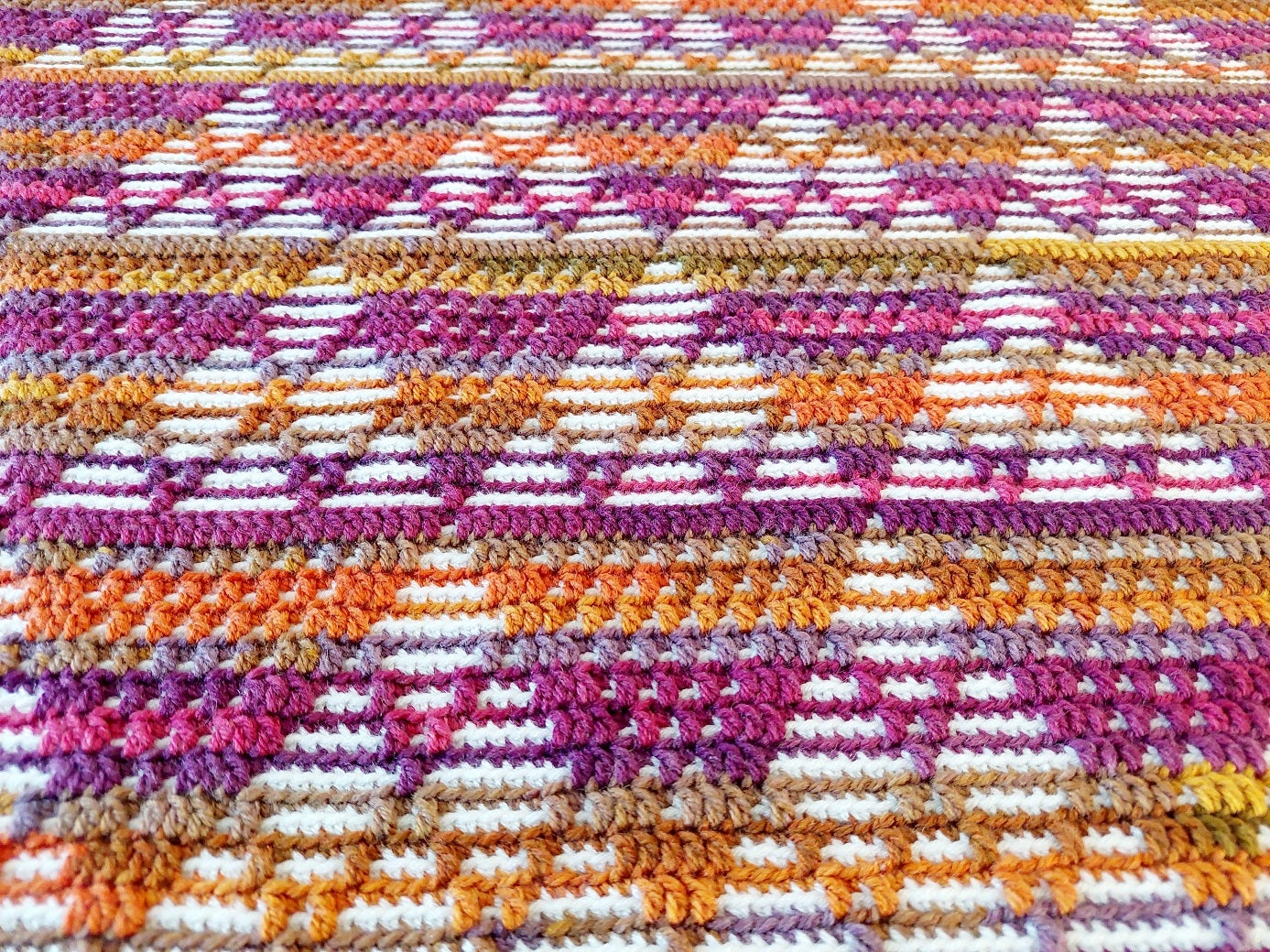 Mosaic Bermuda. Overlay mosaic crochet in rows pattern
