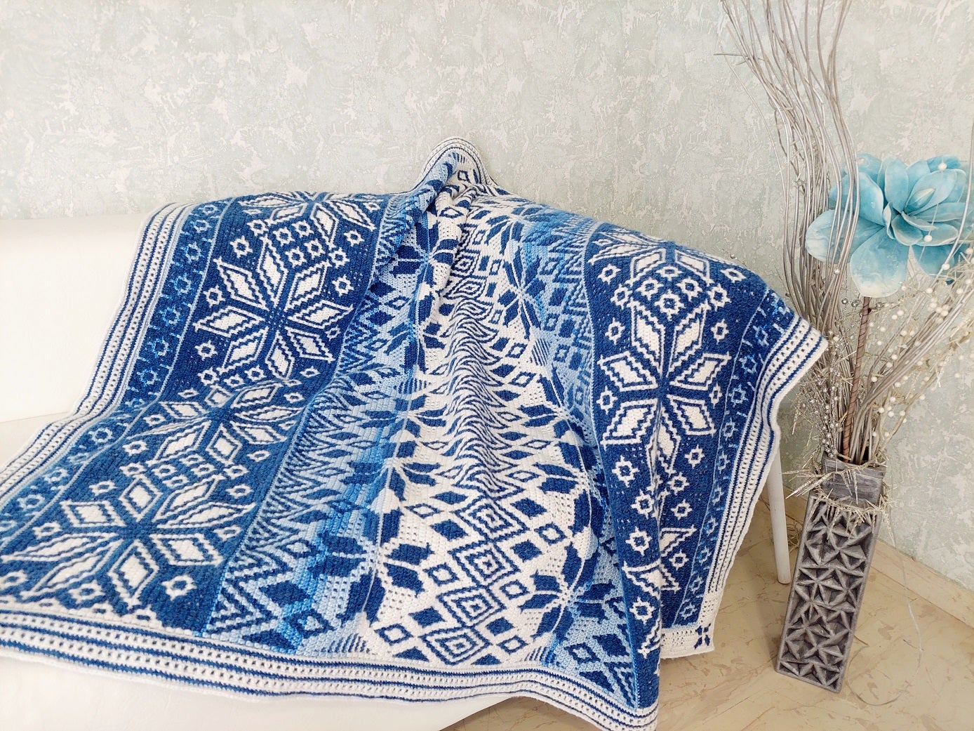 Glorious Christmas. Overlay mosaic crochet in rows pattern