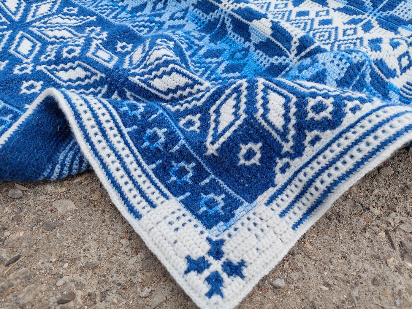 Glorious Christmas. Overlay mosaic crochet in rows pattern