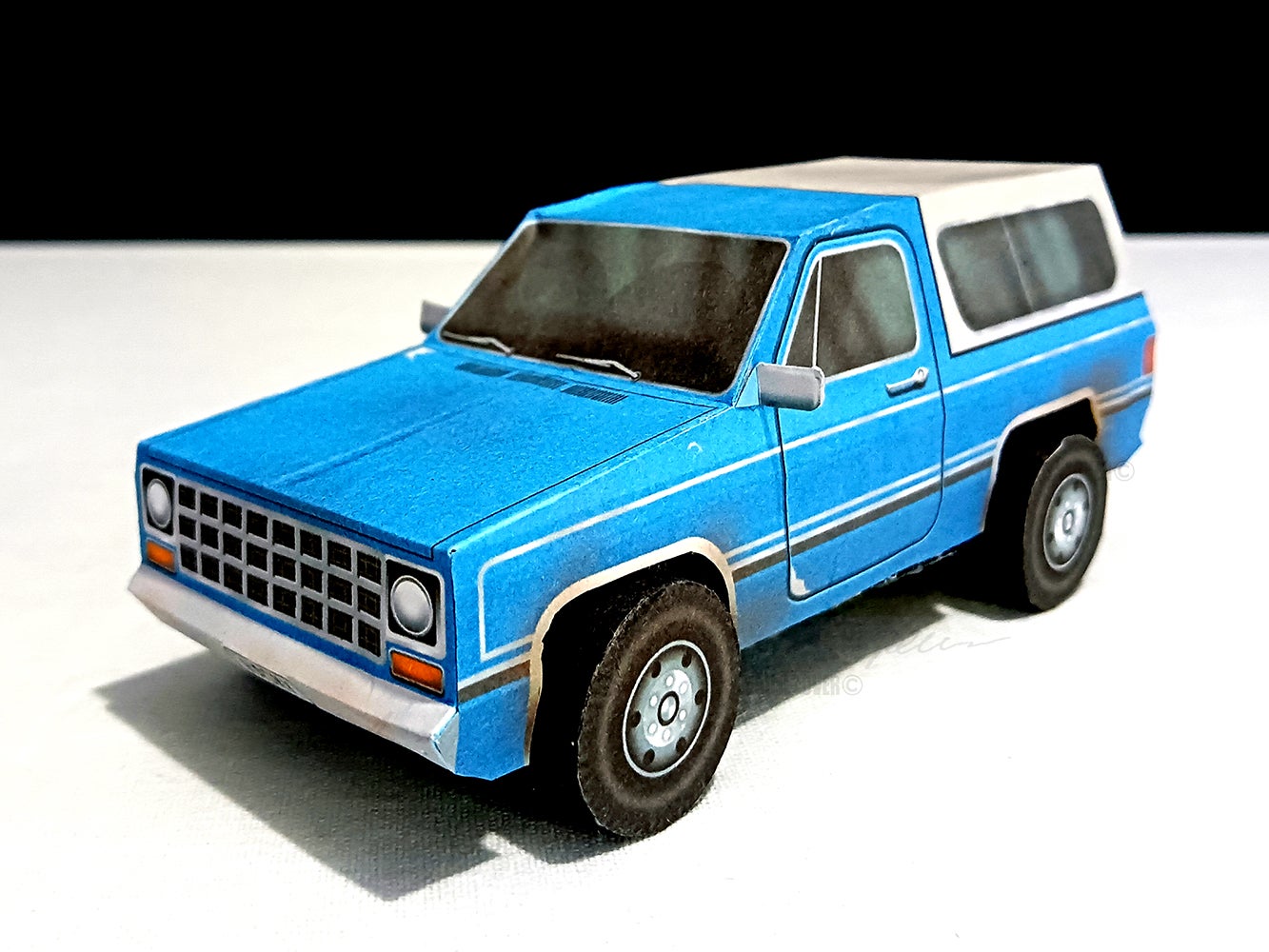 Cardboard paper jeep Chevrolet Blazer looks like in the MudRunner, how ...
