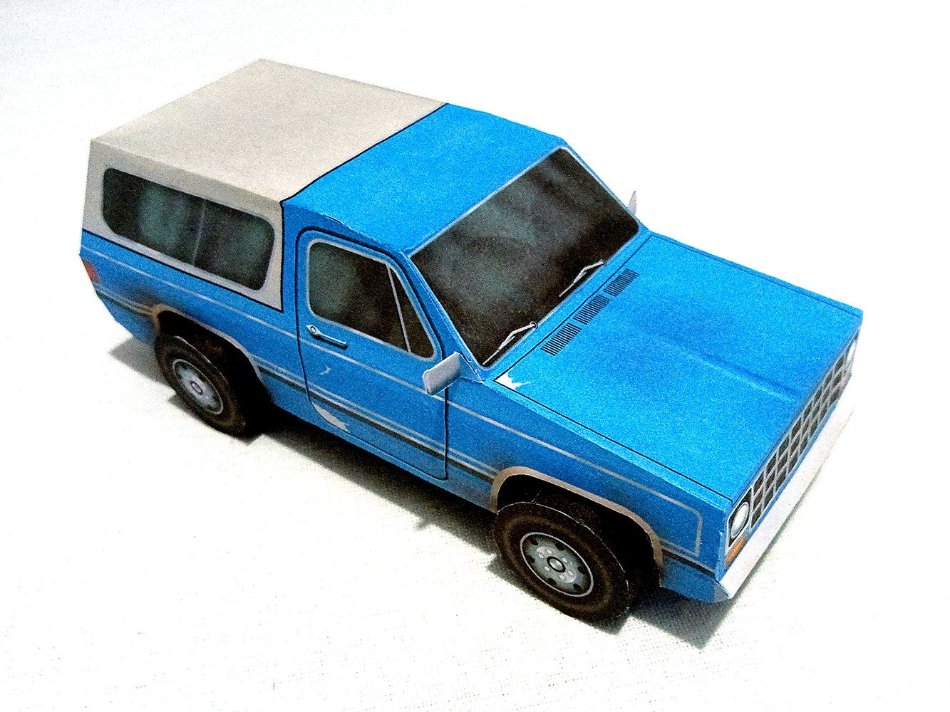 Cardboard paper jeep Chevrolet Blazer looks like in the MudRunner, how ...
