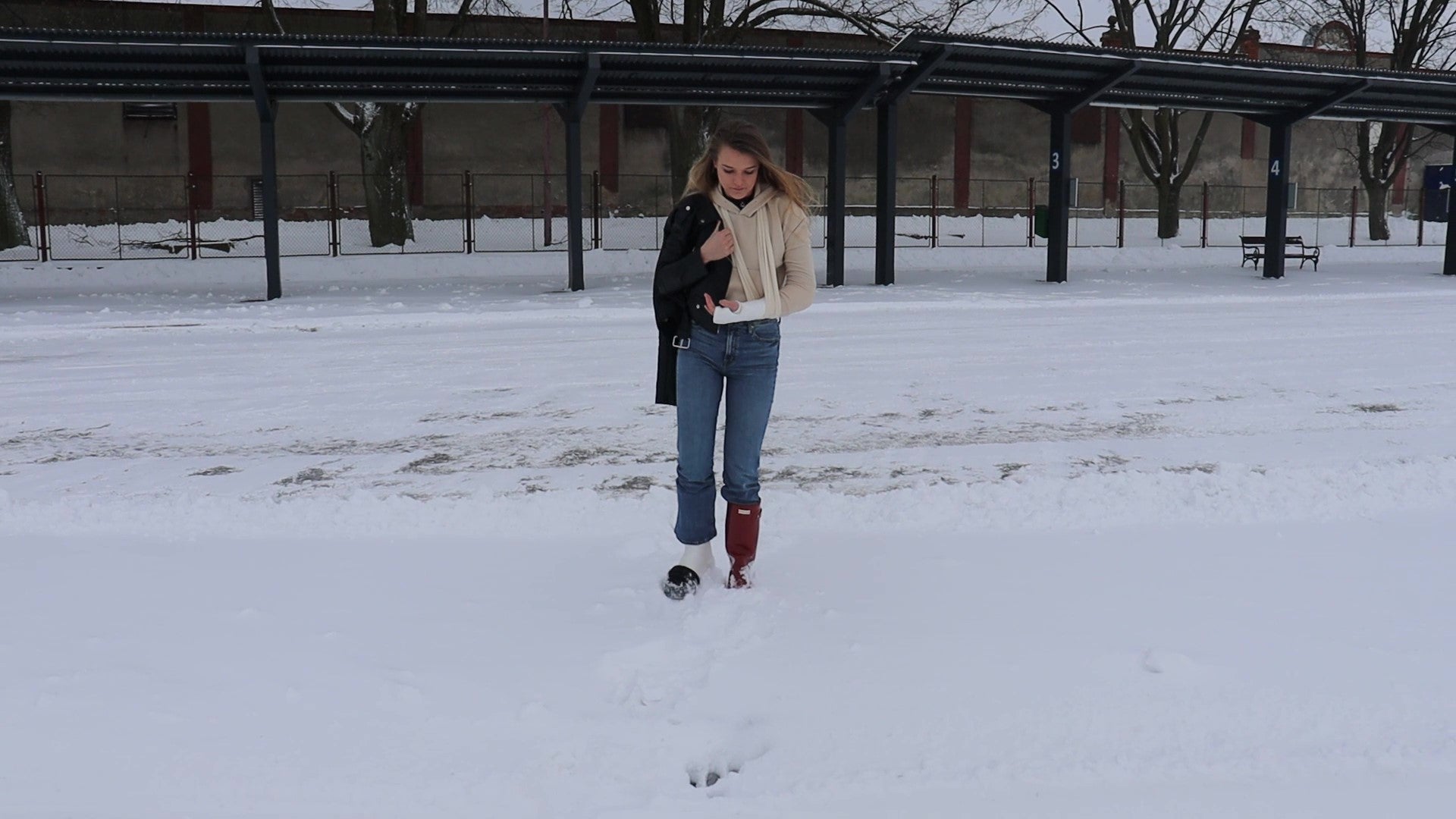 Sarah SLWC LAC, walking in the snow, 10 minutes - Payhip