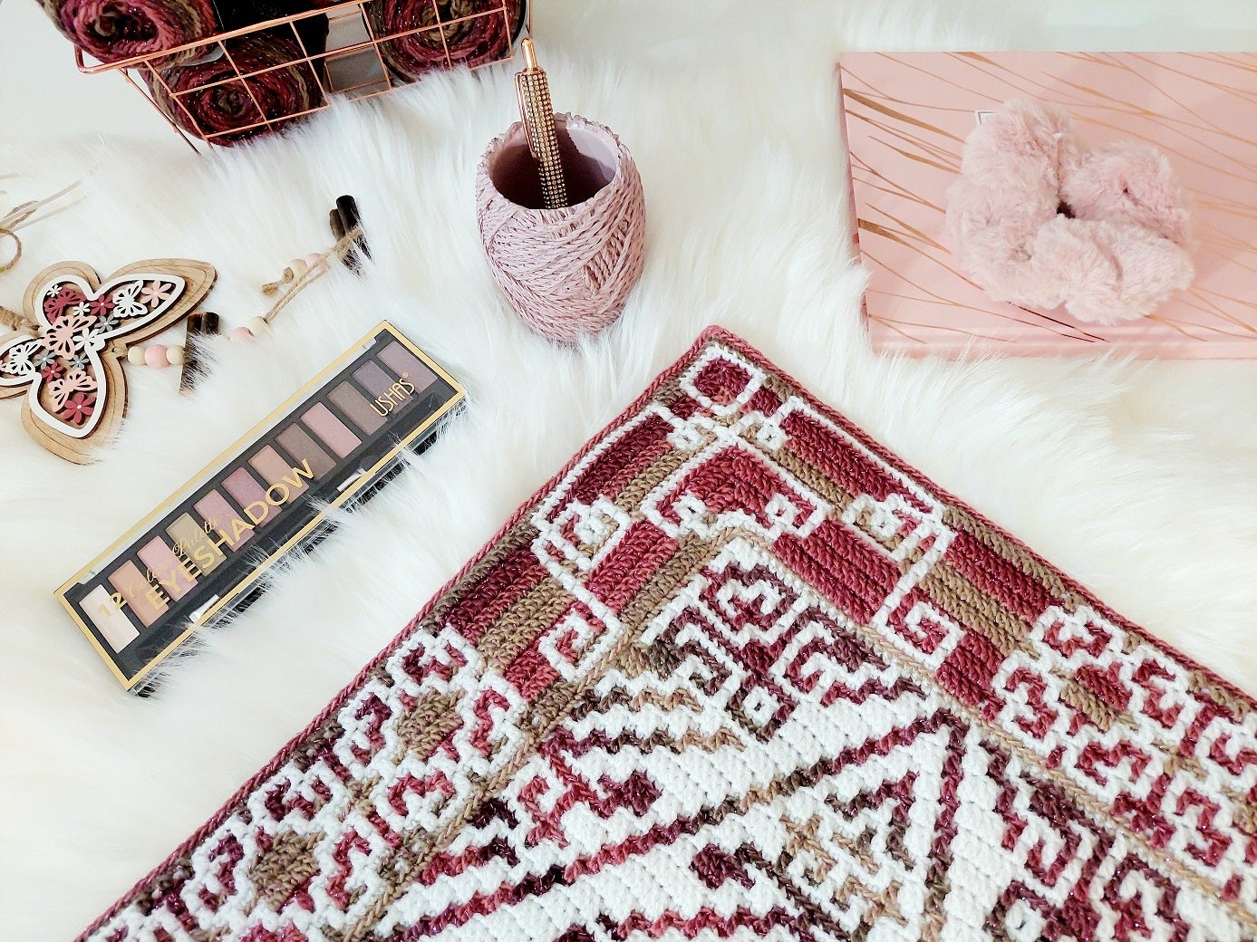 Aztecana. Overlay mosaic crochet in rows pattern