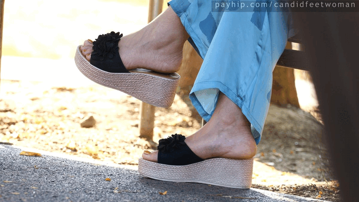 Platform sandals dangling at the park (7:46 min.) - Payhip